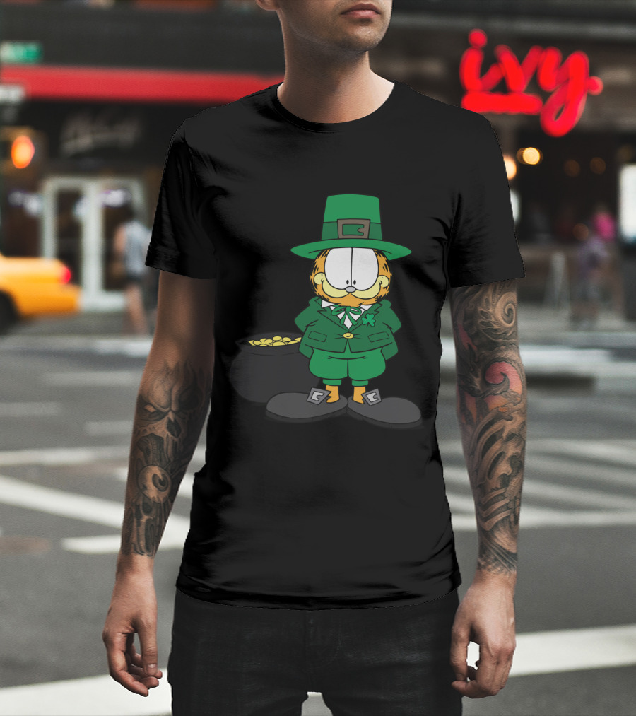 Garfield St. Patrick's Day Leprechaun With Pot Of Gold T-Shirt