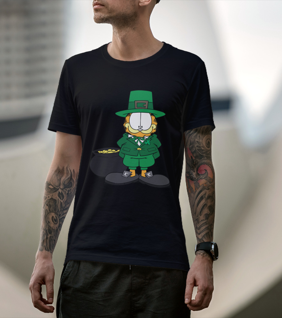 Garfield St. Patrick's Day Leprechaun With Pot Of Gold T-Shirt
