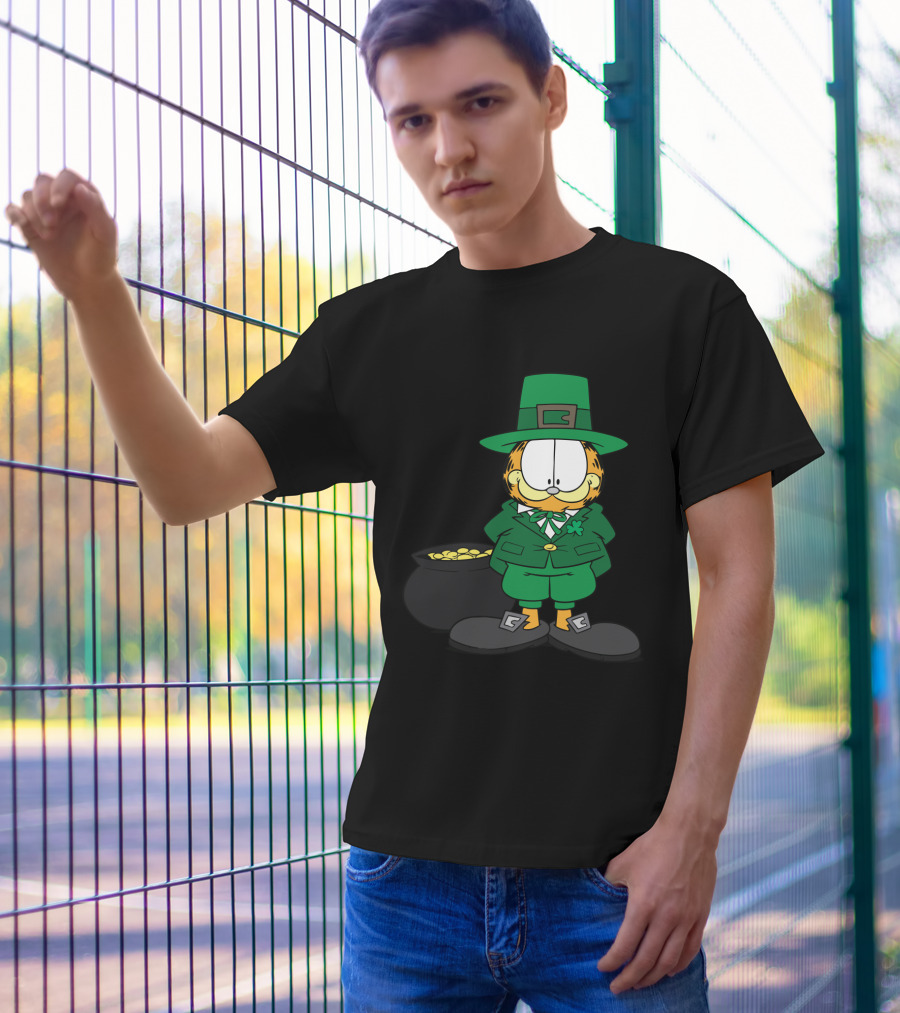 Garfield St. Patrick's Day Leprechaun With Pot Of Gold T-Shirt