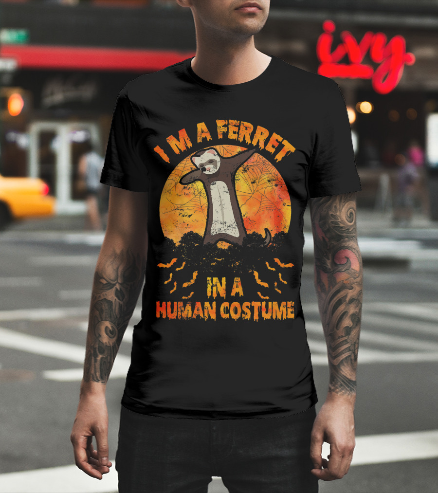 I'M A FERRET IN A HUMAN COSTUME HALLOWEEN 밤 하늘에 박쥐 Parte 2 Ferret T-Shirt