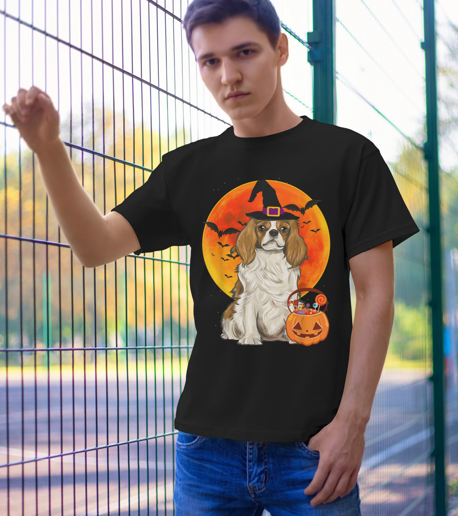 Halloween Cavalier Charles Spaniel With Pumpkin And Bats T-Shirt
