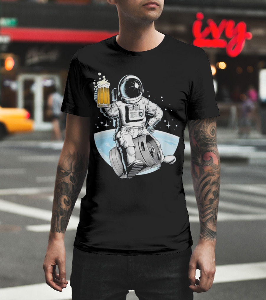 Beer Drinking Astronaut Holding A Mug Of Beer In Space With Stars And Earth Background T-Shirt
