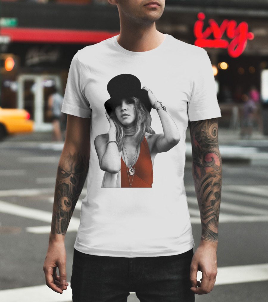 Vintage Style Woman With Hat And Jewelry T-Shirt