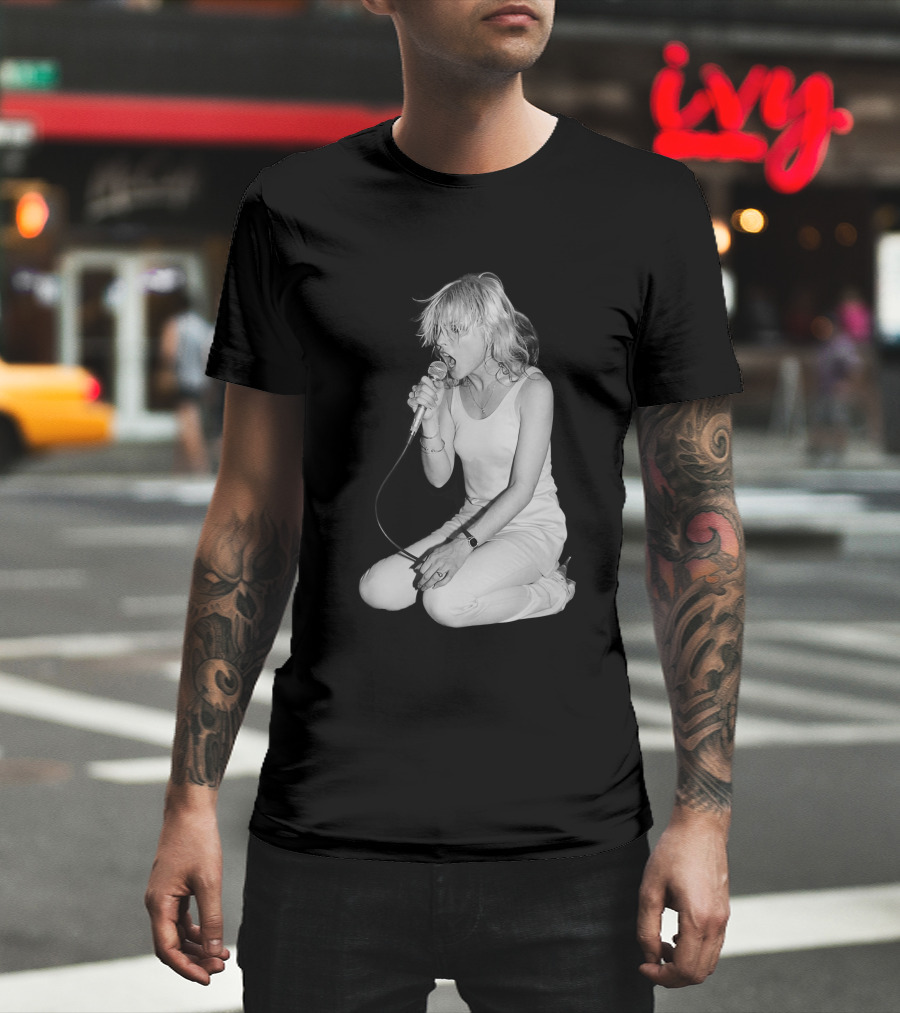 Blondie Lead Singer Onstage Kneeling Performance T-Shirt