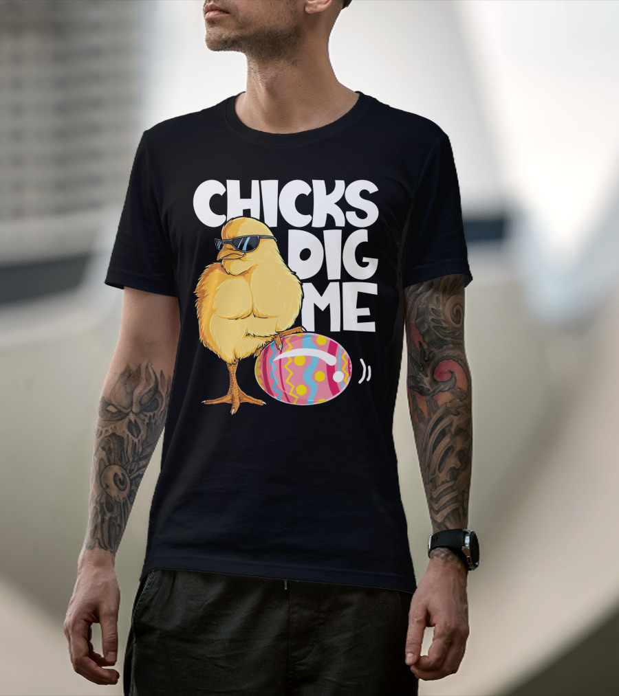 Chicks Dig Me Easter Bunny Ears Egg Men17 Sunglasses Cool Chick Egg T-Shirt