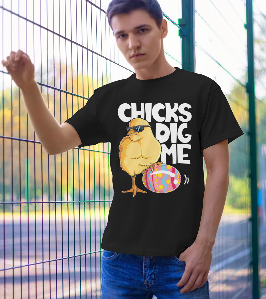 Chicks Dig Me Easter Bunny Ears Egg Men17 Sunglasses Cool Chick Egg T-Shirt