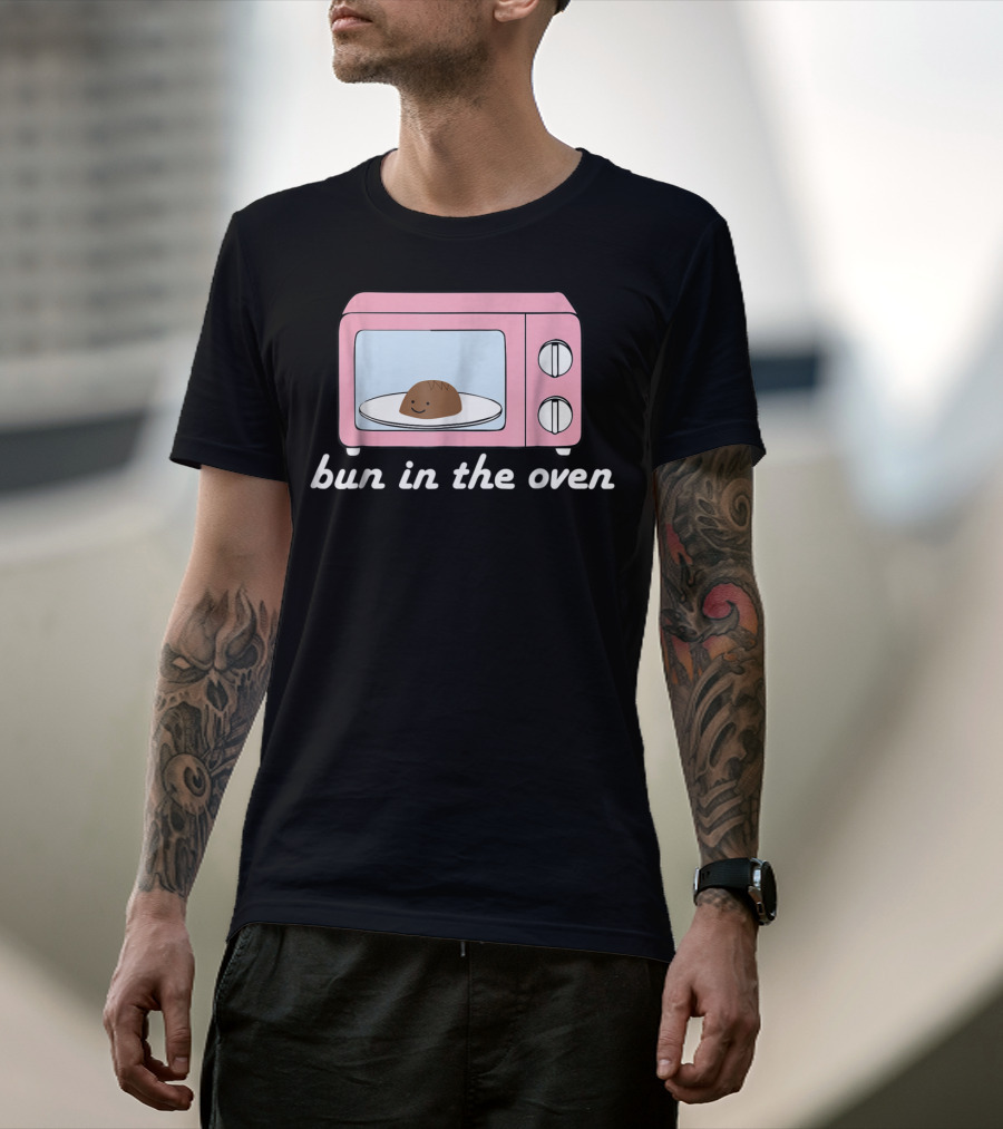 Bun In The Oven Expecting Baby Announcement Pink Microwave T-Shirt