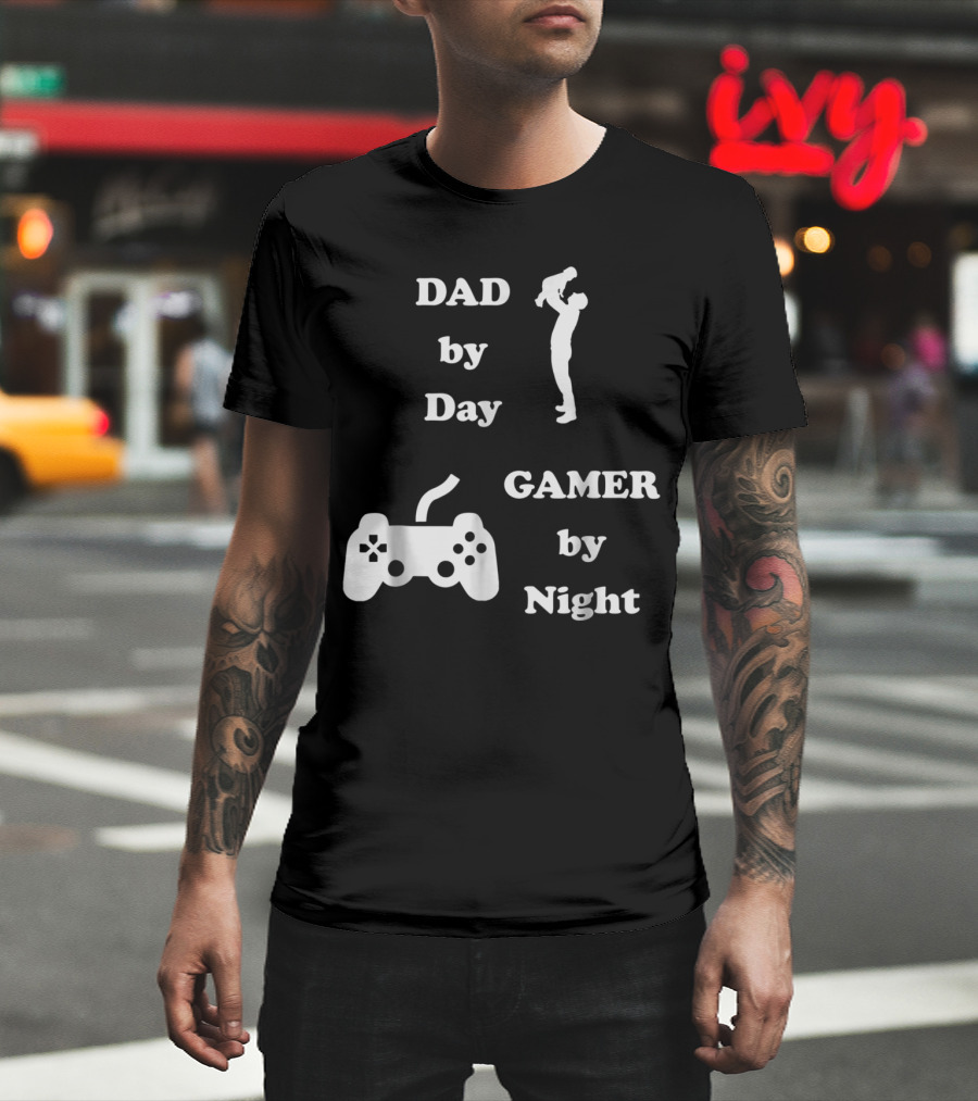 DAD By Day GAMER By Night Gamer Dad Controller T-Shirt