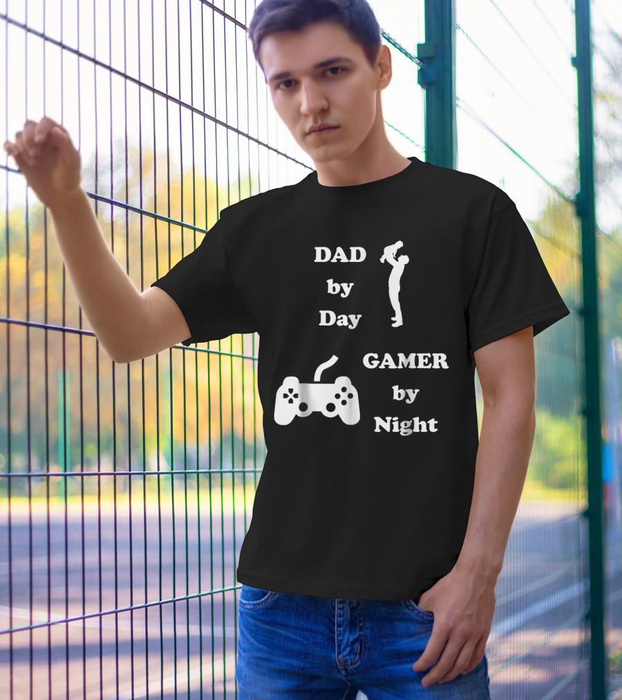DAD By Day GAMER By Night Gamer Dad Controller T-Shirt