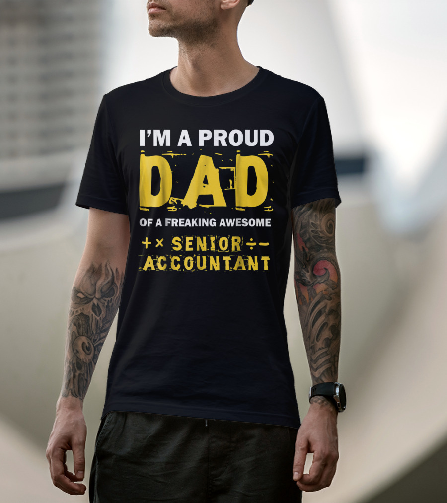 I'm A Proud Dad Of A Freaking Awesome Senior Accountant T-Shirt