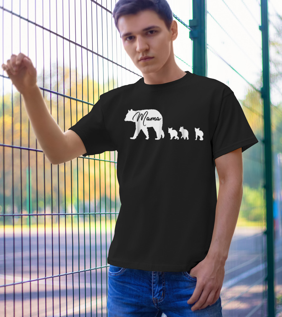 Mama Bear With Three Cubs Silhouette 图案 For Mother Bear T-Shirt