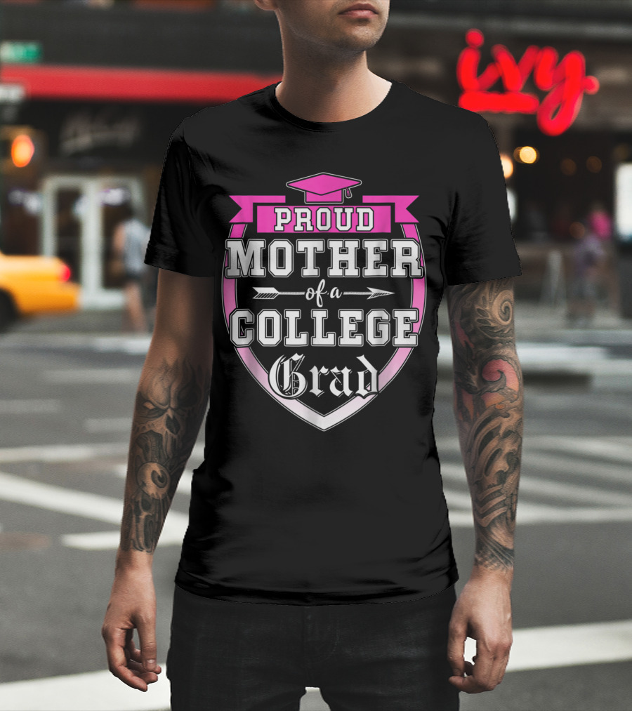 Proud Mother Of A College Grad Graduation Cap Family T-Shirt