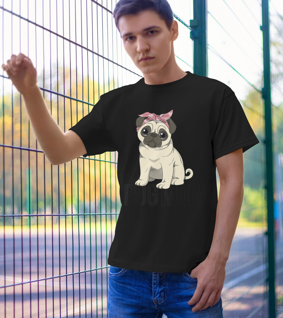 Pug Mom Cute Pug With Pink Bandana T-Shirt