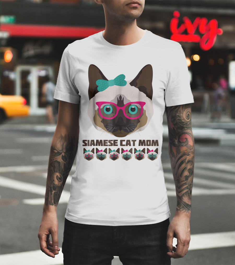 Siamese Cat Mom Cute Funny Cat Lover With Glasses And Bow T-Shirt