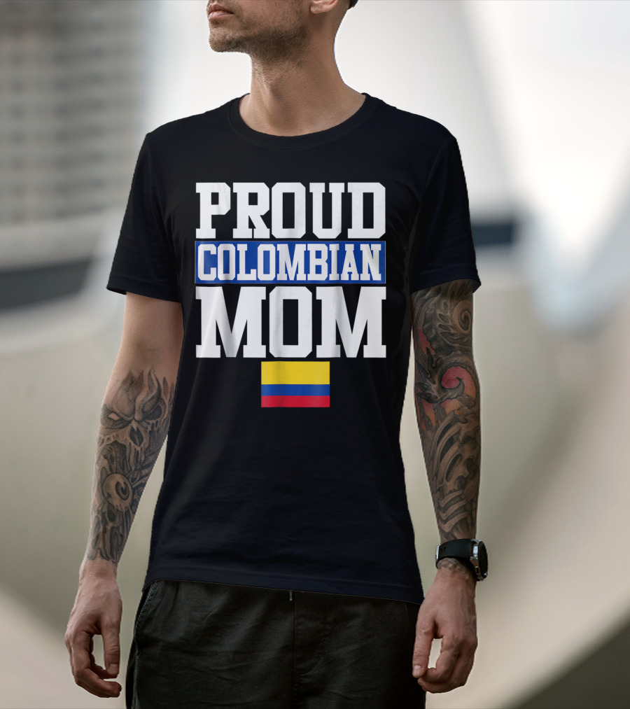 Proud Colombian Mom With Flag T-Shirt