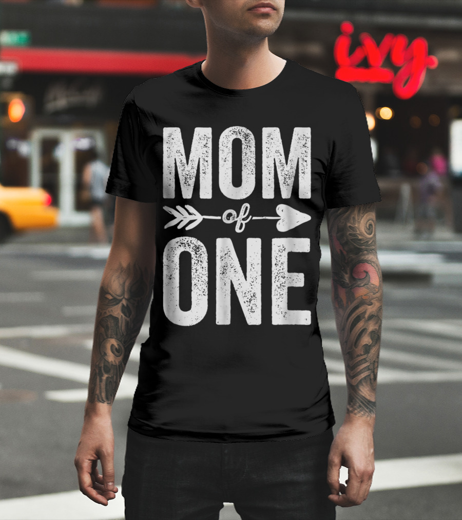Mom Of One Arrow Heart Design Thank You Raising One Kid47 T-Shirt