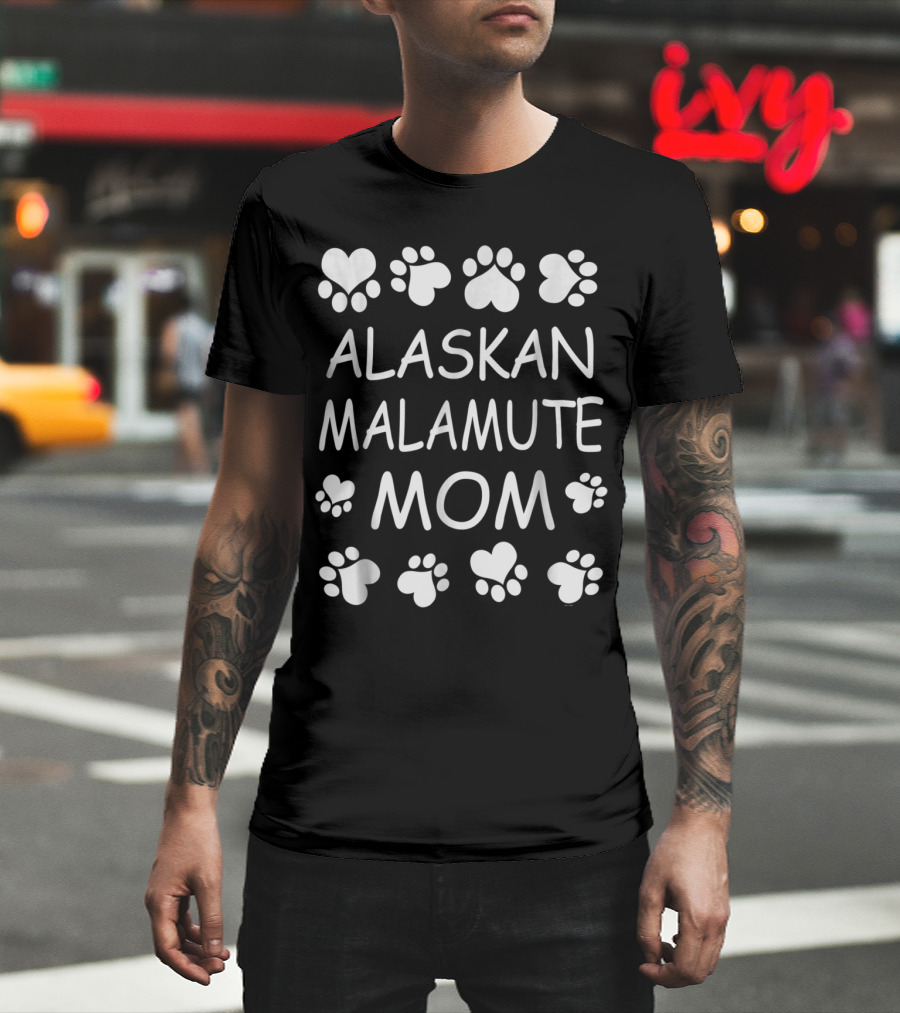 Alaskan Malamute Mom Paw Print Lover T-Shirt