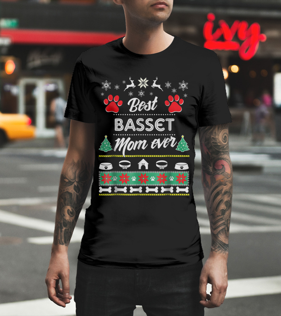 Best Basset Mom Ever Christmas Paw Print Snowflakes Holiday T-Shirt