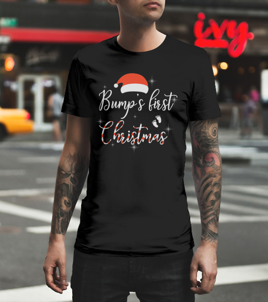 Bump's First Christmas Santa Hat Baby Feet Pregnant Mom Expecting Baby T-Shirt