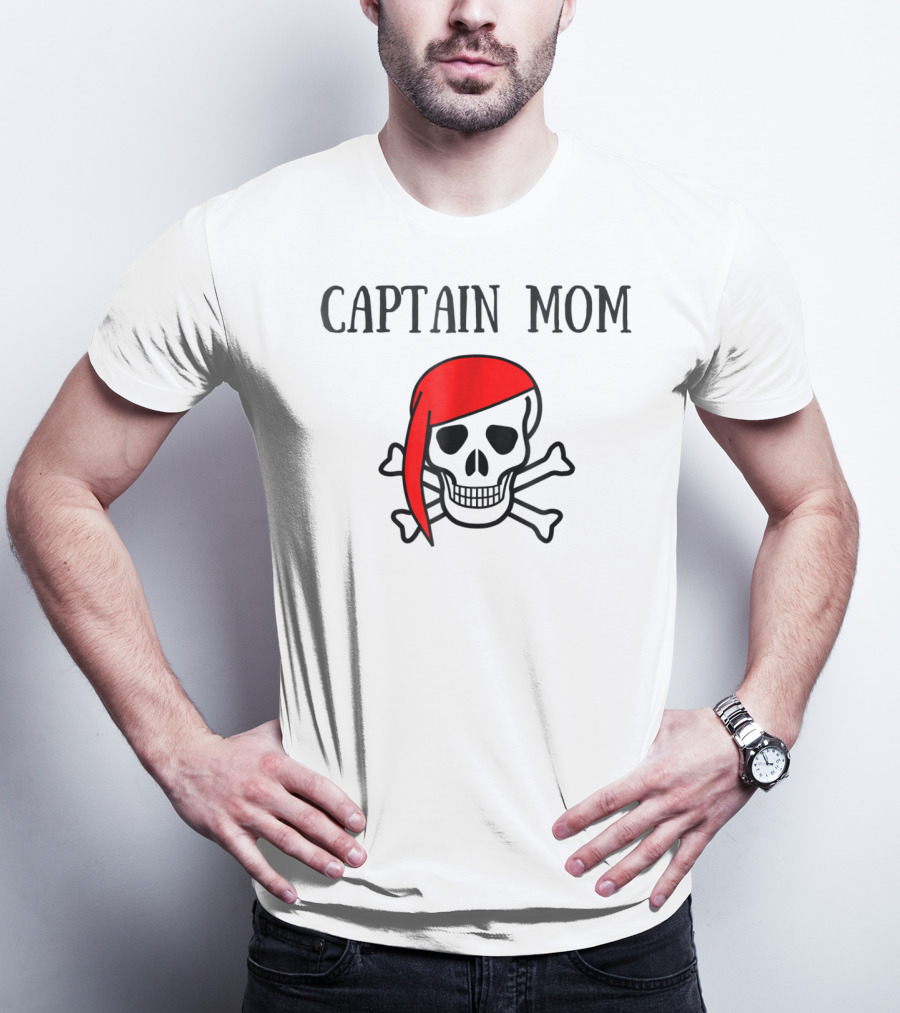 Captain Mom Pirate Skull Red Bandana Halloween Women T-Shirt