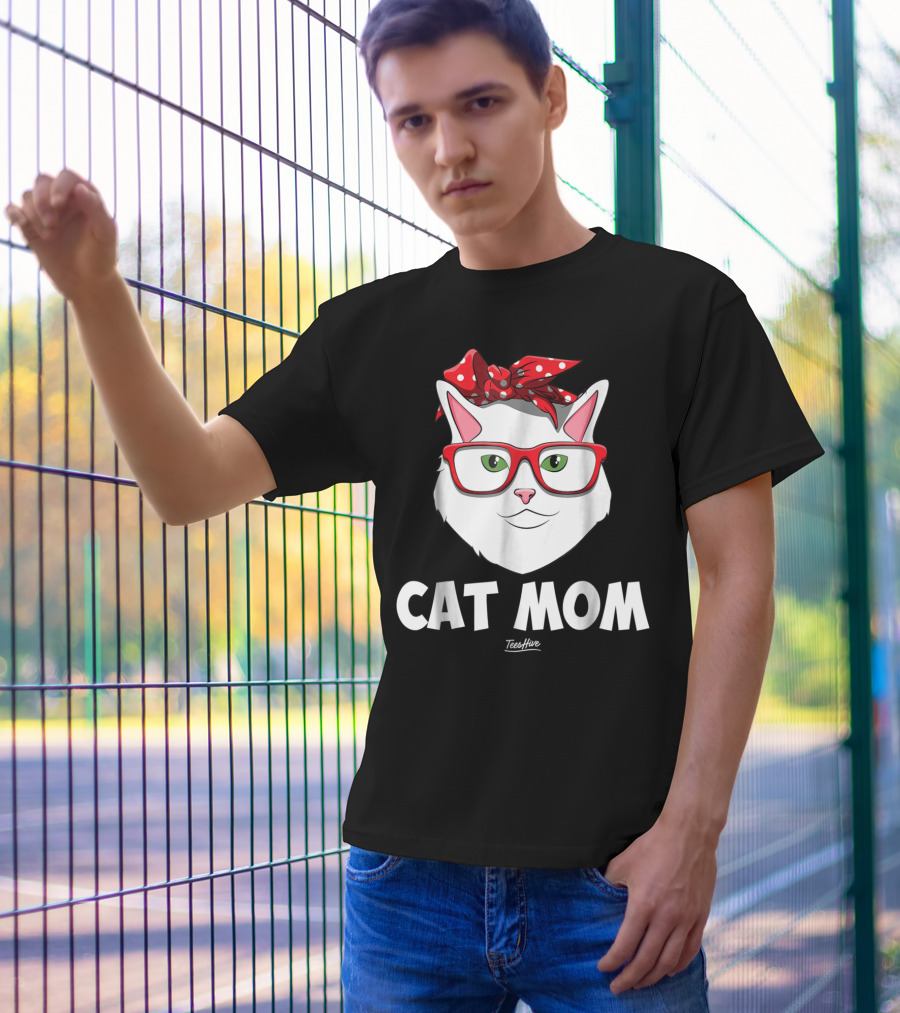 Cat Mom Funny Cat Lover With Glasses And Red Bow T-Shirt