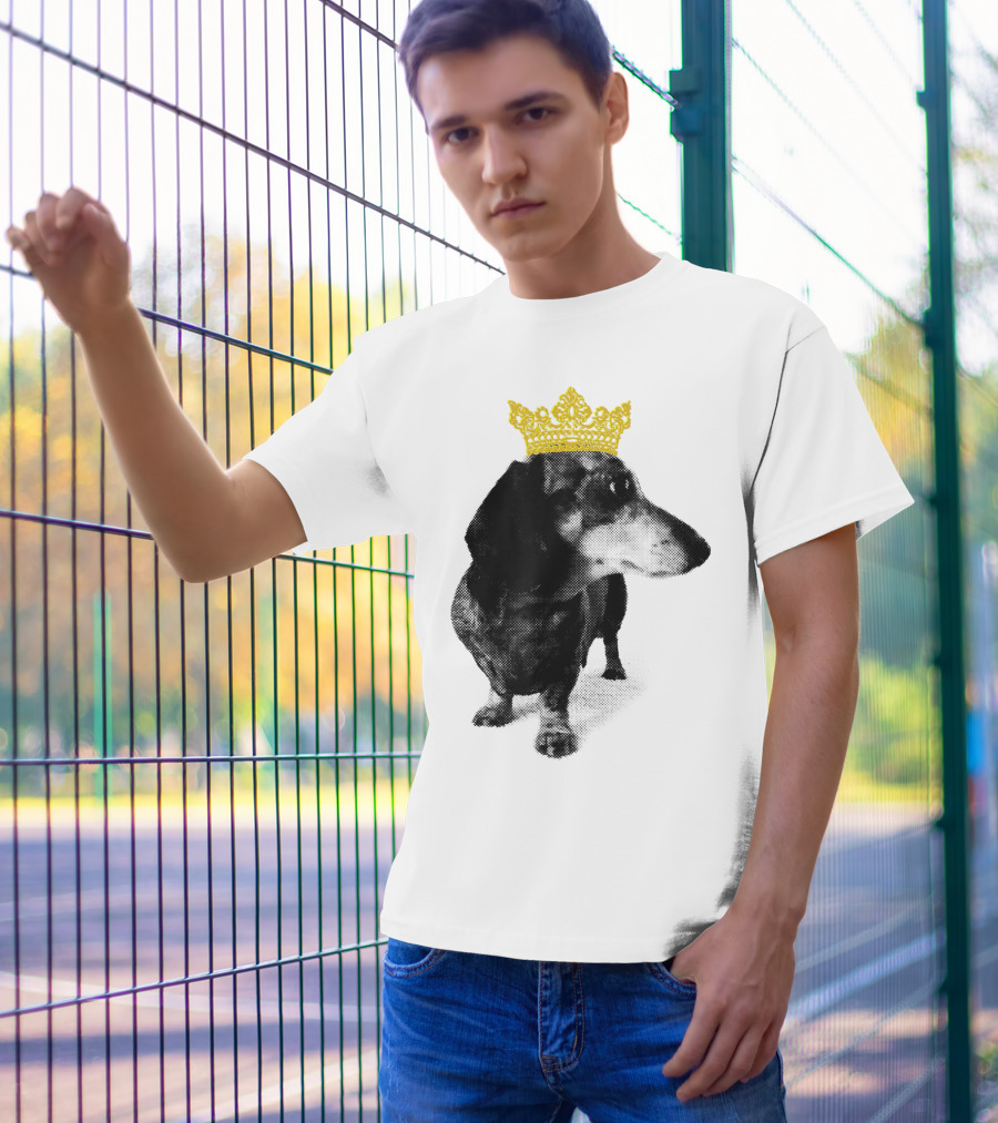 Cute Dachshund Princess With Golden Crown T-Shirt