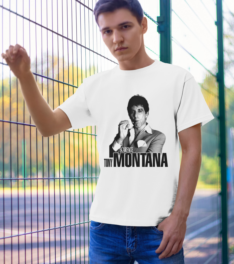 SCARFACE TONY MONTANA CIGAR BLACK AND WHITE PHOTO T-Shirt