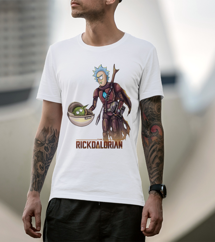 The RICKDALORIAN Sci-Fi Character Fusion With Armor And Green Alien In Pod T-Shirt