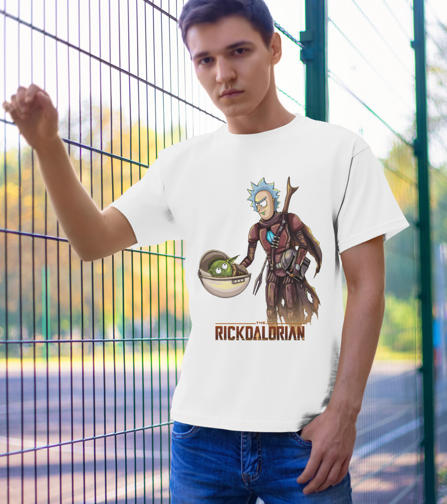 The RICKDALORIAN Sci-Fi Character Fusion With Armor And Green Alien In Pod T-Shirt