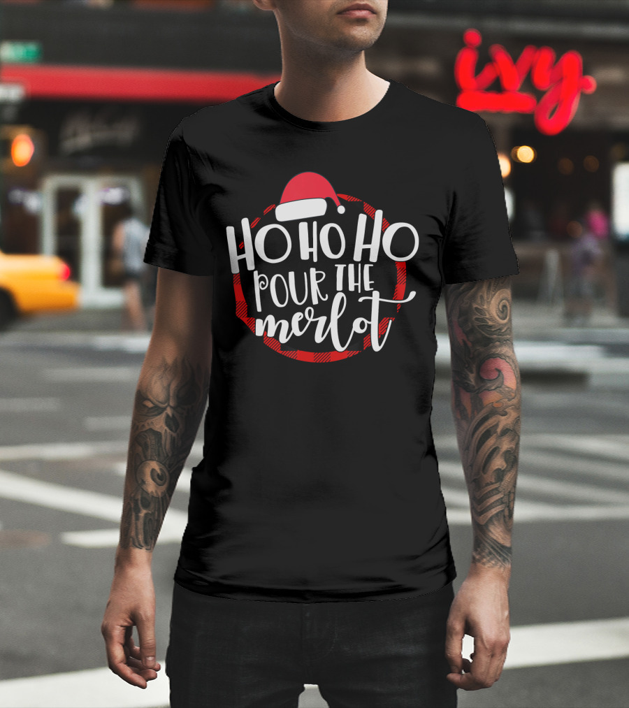 Ho Ho Ho Pour The Merlot Santa Hat Plaid Circle T-Shirt