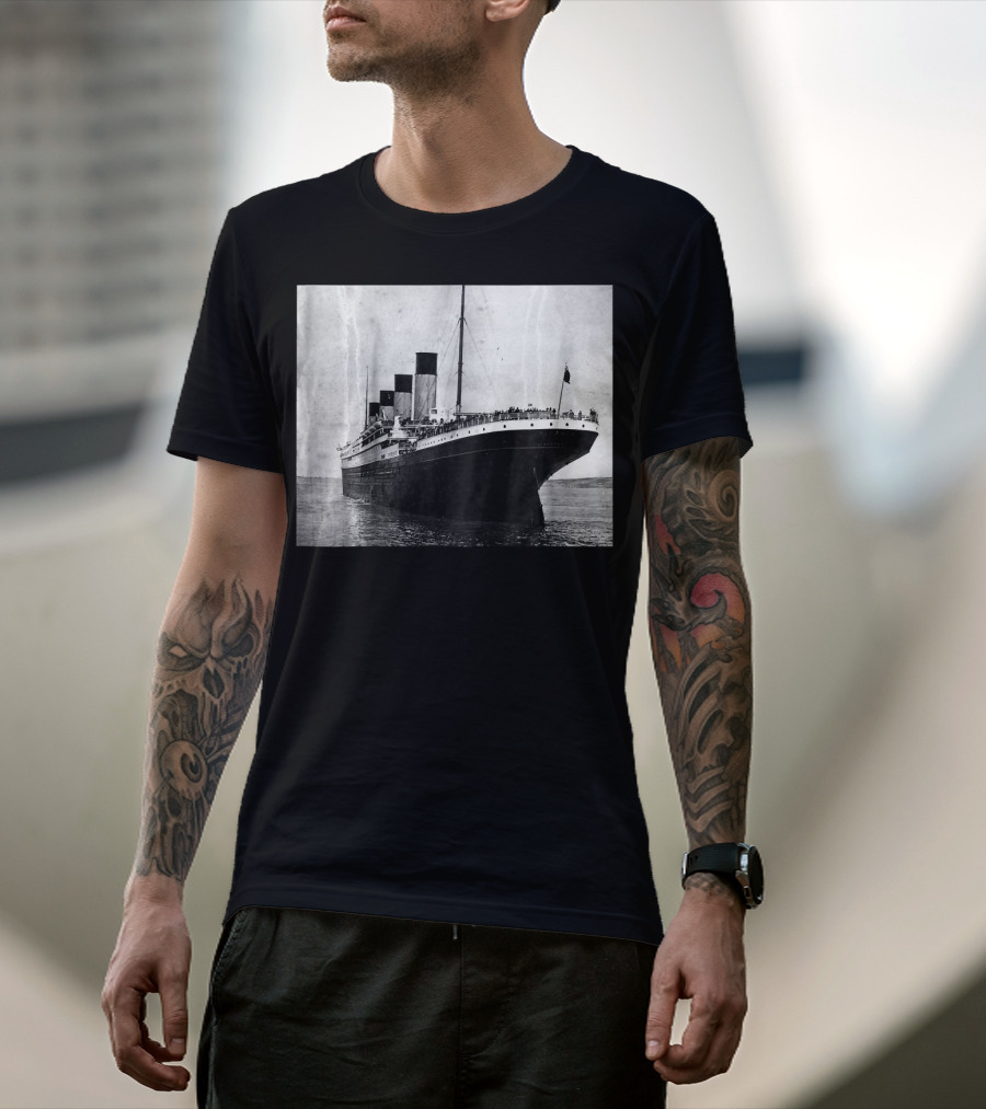 Kids The Titanic Setting Sail Iconic Ocean Liner Image T-Shirt
