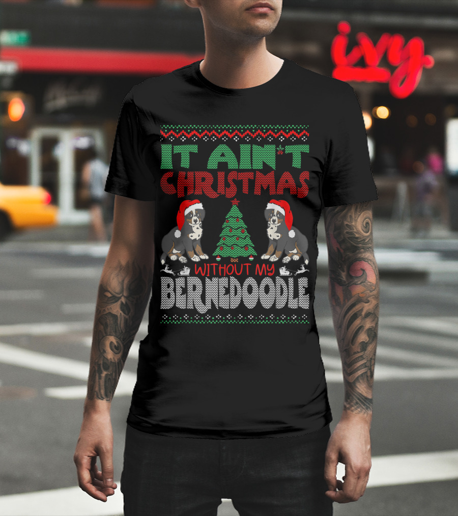 IT AIN'T CHRISTMAS WITHOUT MY BERNESE MOUNTAIN DOG CROSS BREED WEARING SANTA HAT AND CHRISTMAS TREE T-Shirt