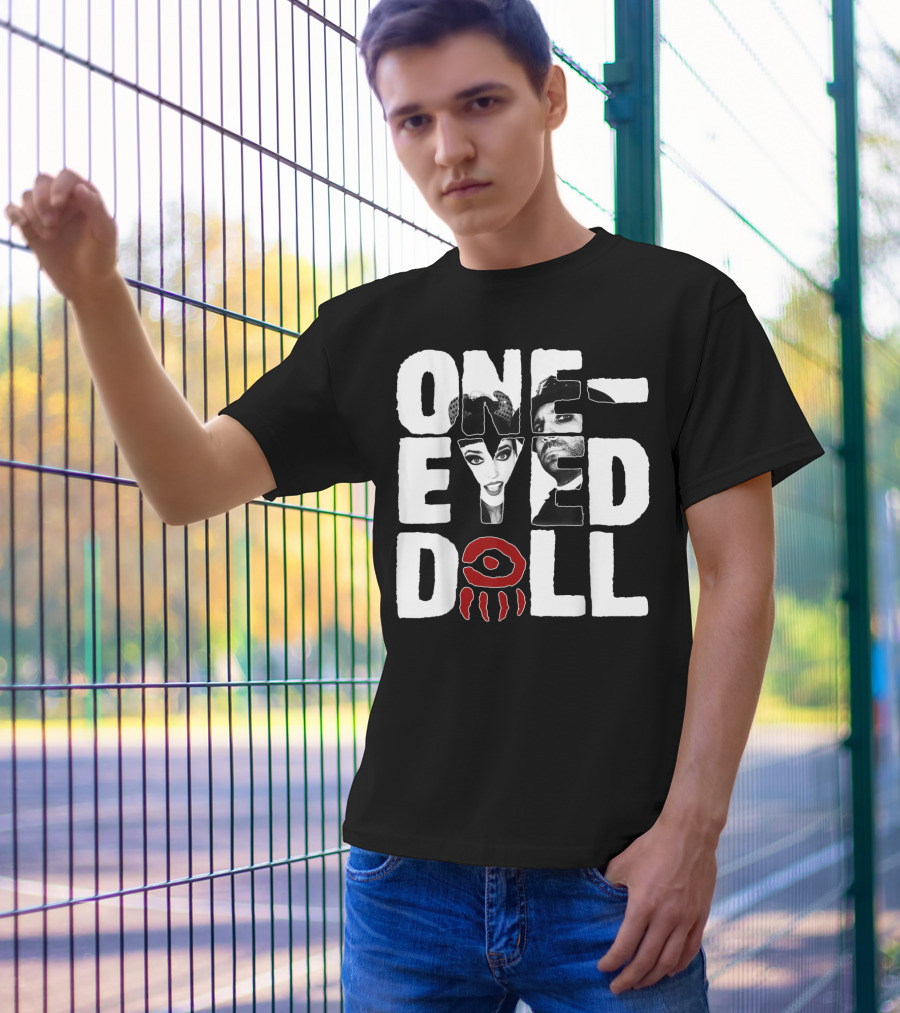 OneEyed Doll Band Selfie Eye Classicfit T-Shirt