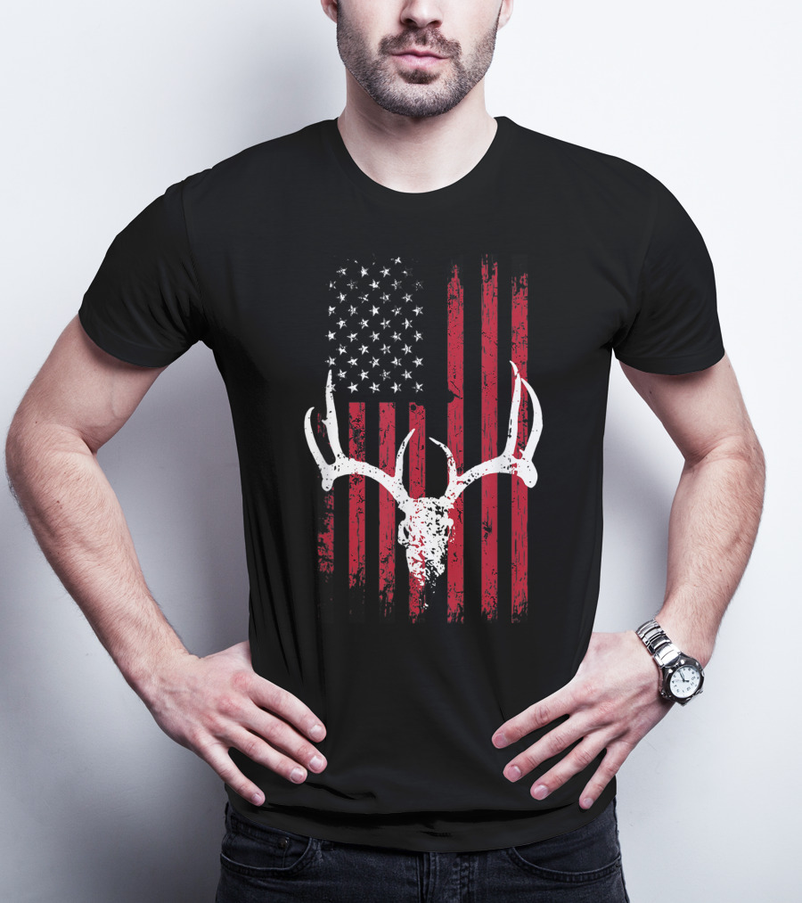 Vintage Deer USA Flag Animals Lover Antlers Rustic Patriotic T-Shirt