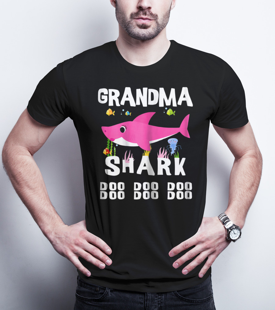 Grandma Shark Doo Doo Doo Mothers Pink Cartoon Fish Sea Creatures T-Shirt
