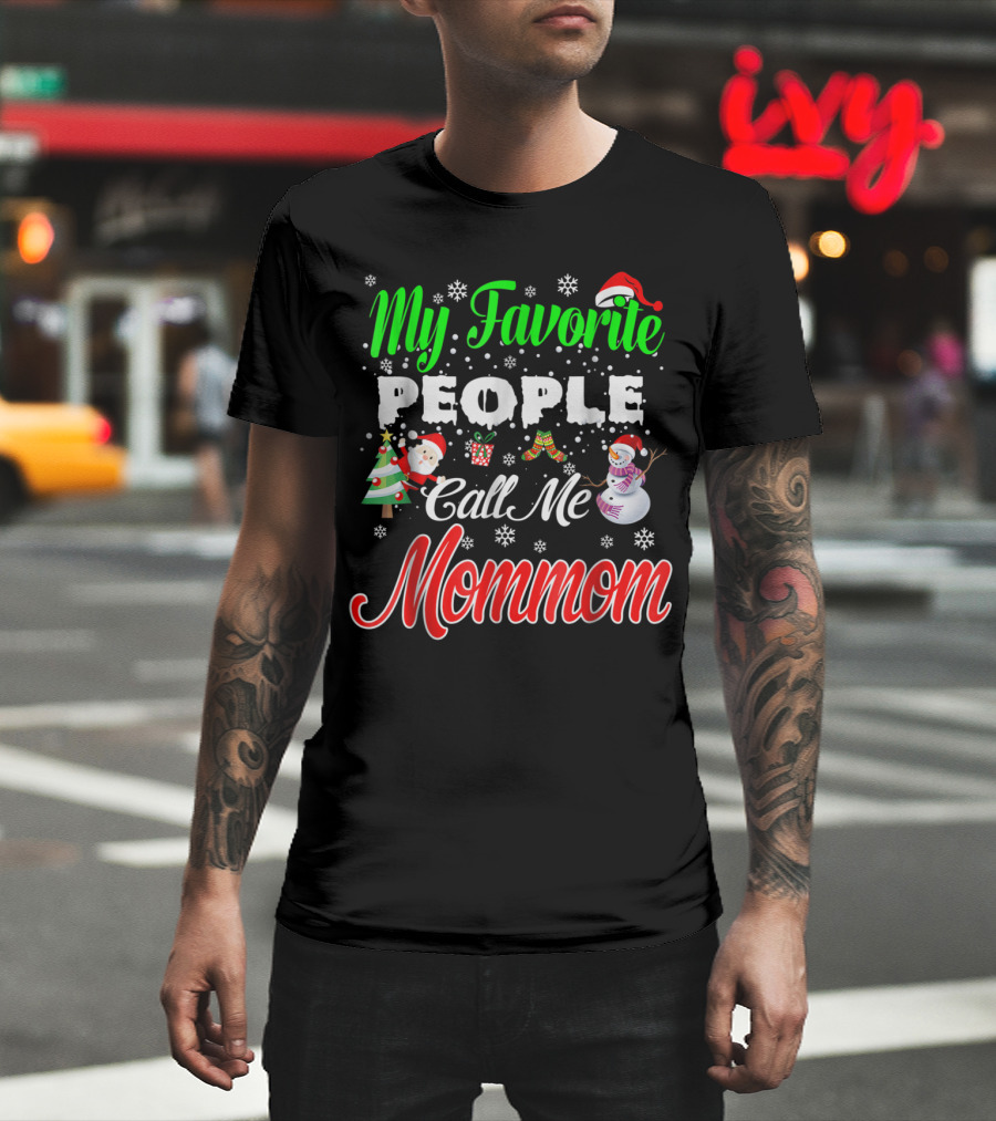 My Favorite People Call Me Mommom Christmas Snowflakes Santa Hat Tree Snowman T-Shirt