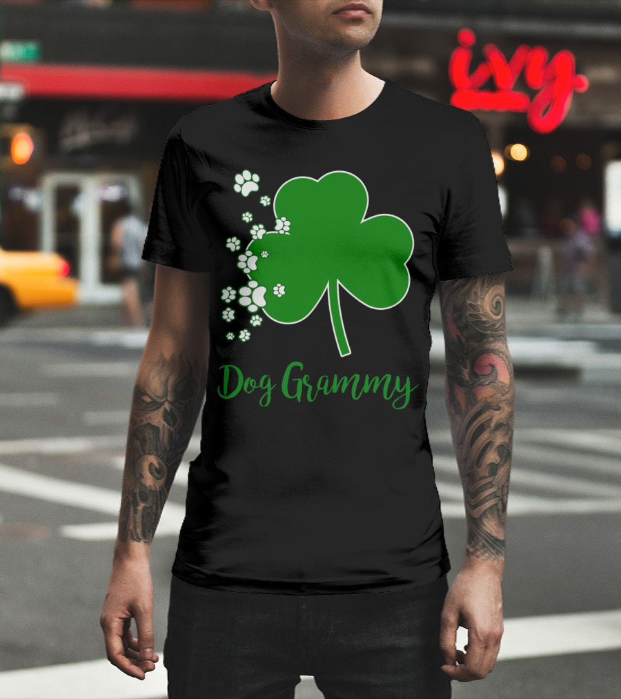 Dog Grammy Irish Shamrock With Paw Prints Best Grandmother's T-Shirt
