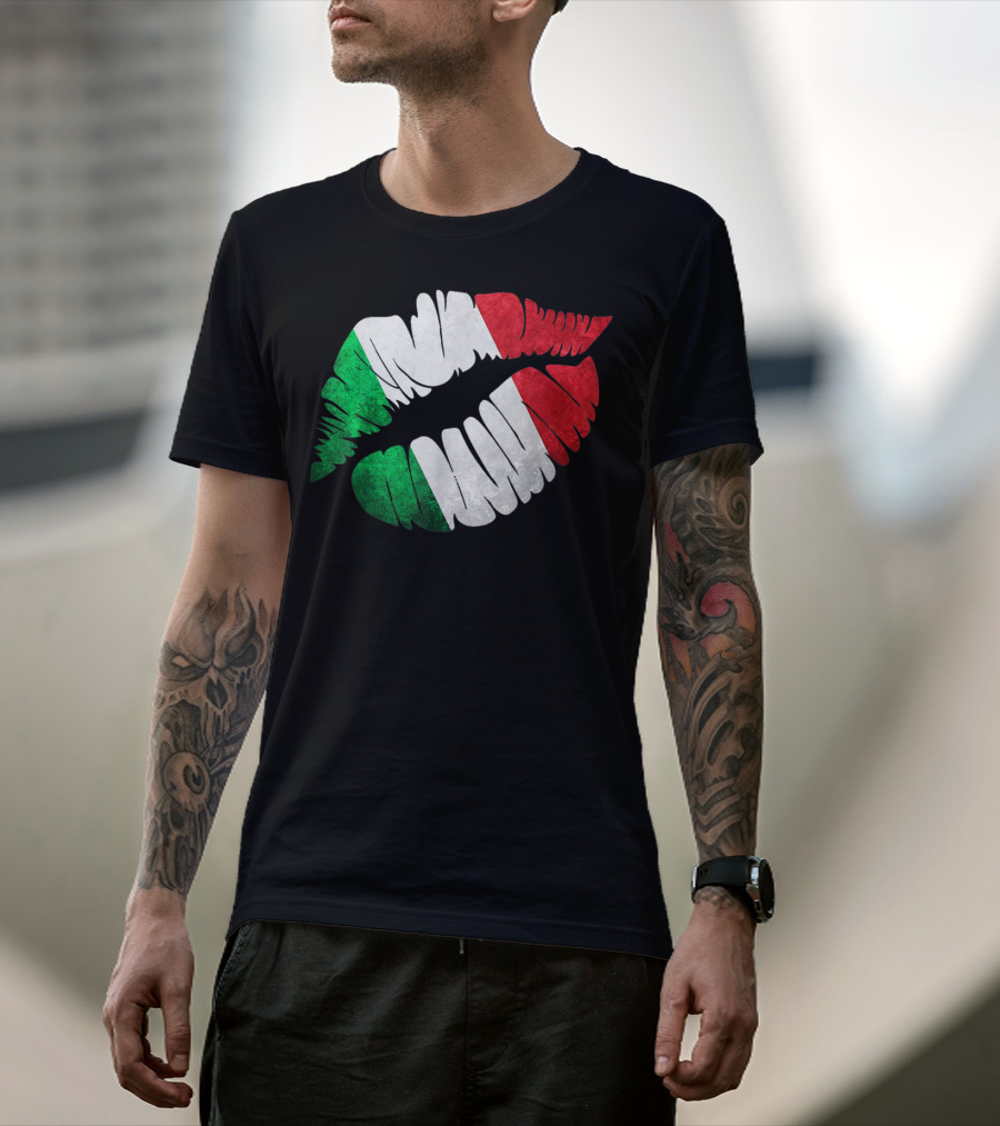 Italy Flag Distressed Patriotic Kiss T-Shirt