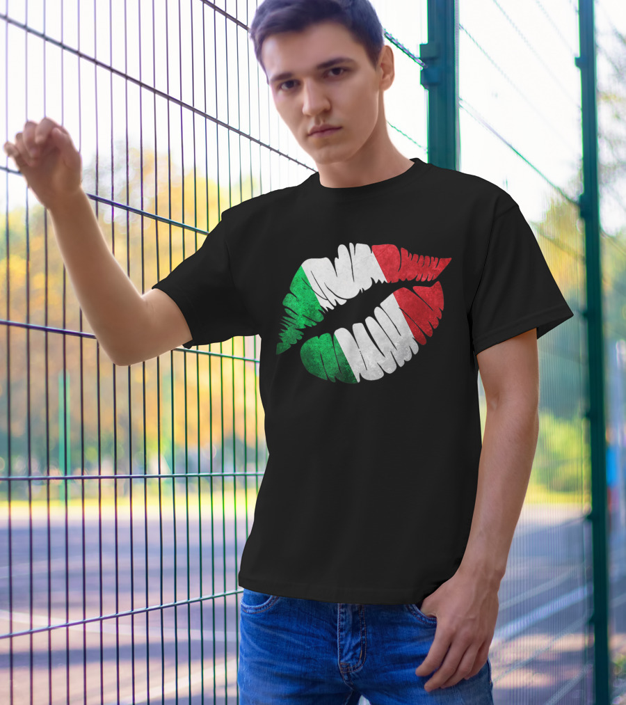 Italy Flag Distressed Patriotic Kiss T-Shirt