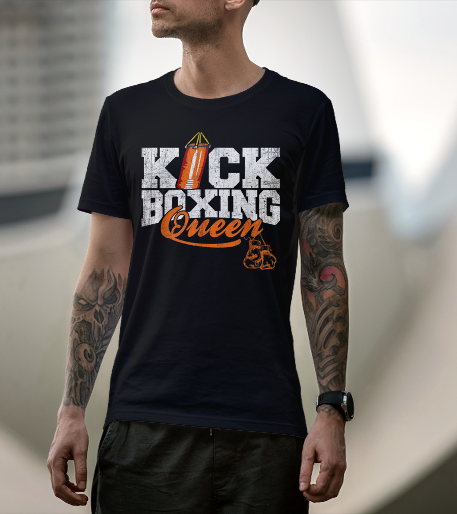 Kickboxing Queen Punching Bag And Boxing Gloves T-Shirt