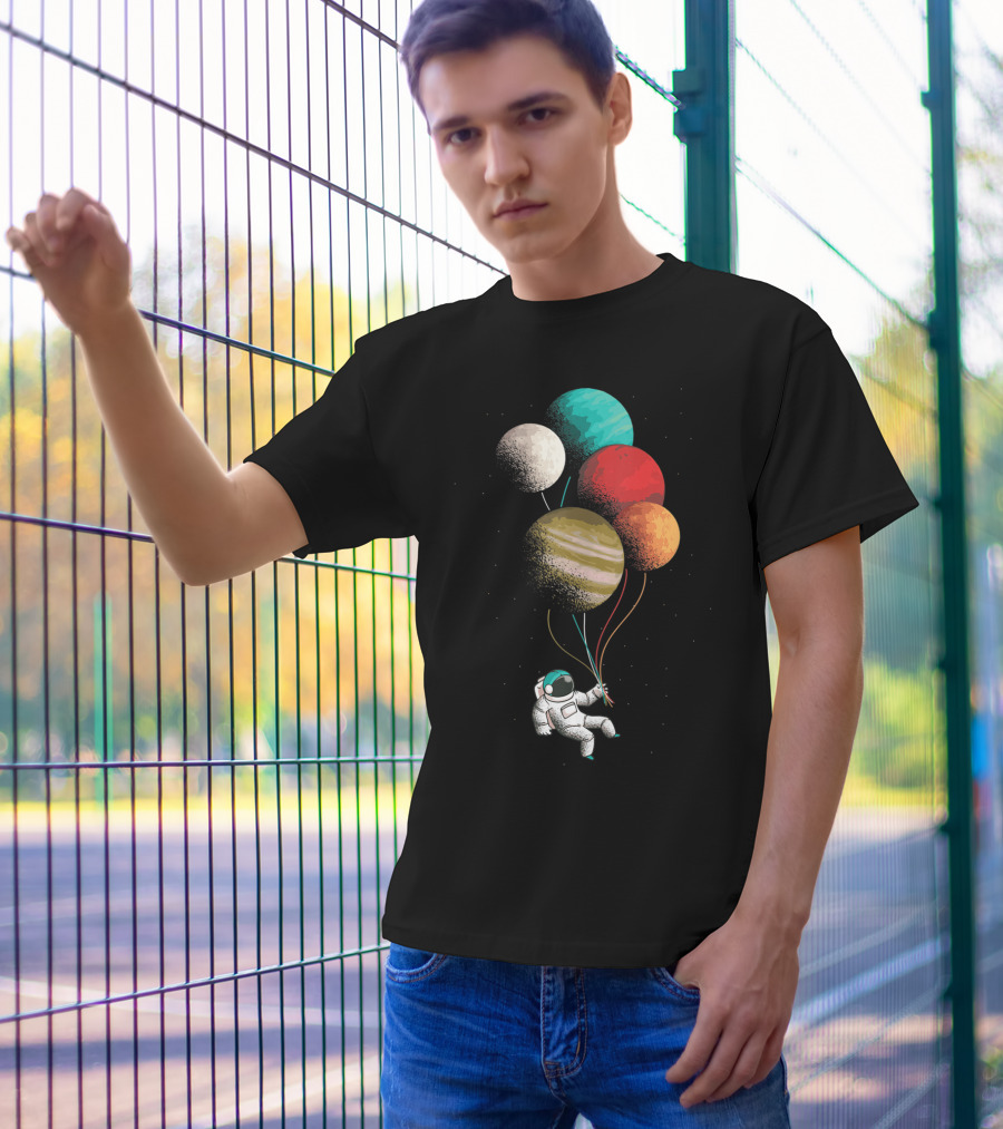 Cute Astronaut Floating With Planet Balloons In Space T-Shirt