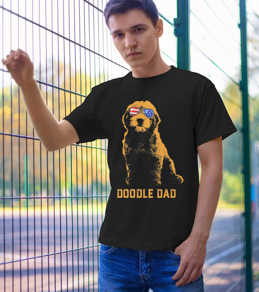 Doodle Dad Men's Goldendoodle With American Flag Sunglasses T-Shirt