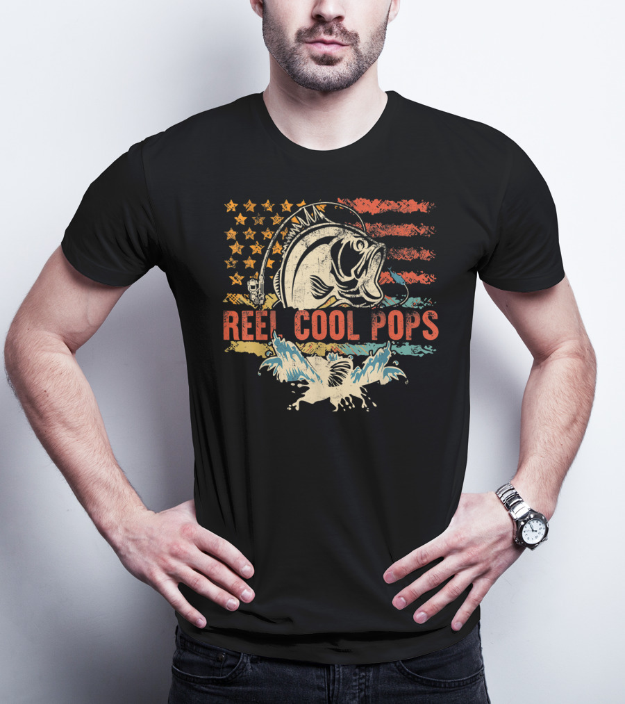 Reel Cool Pops Funny Fishing Father's Day American Flag Bass Fish Vintage Retro T-Shirt