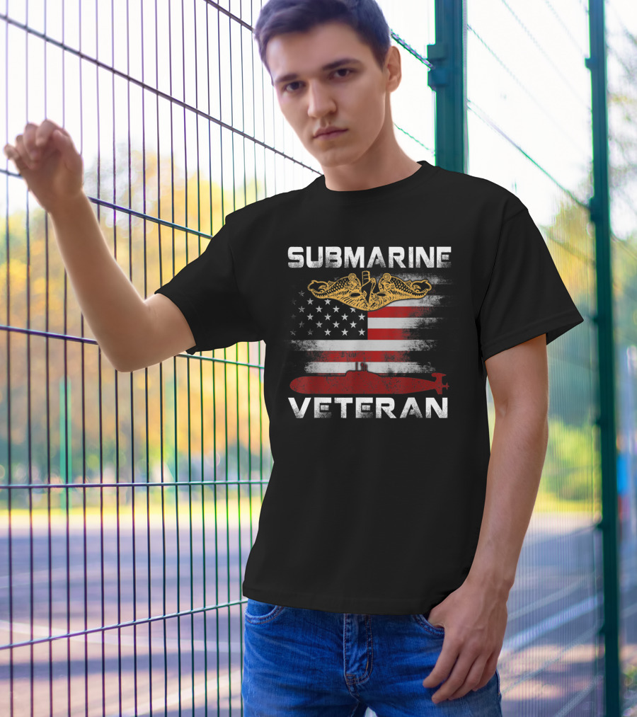 Submarine Veteran American Flag US Navy Vet Emblem T-Shirt