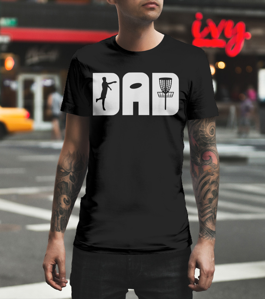 Funny Disc Golf Dad Throwing Frisbee Basket T-Shirt