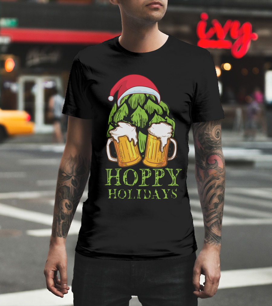 Hoppy Holidays Funny Christmas Craft Beer Hops With Santa Hat And Beer Mugs T-Shirt