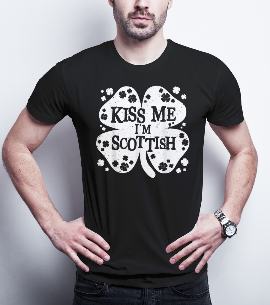 Kiss Me I'm Scottish Shamrock St Patricks Day Scotland T-Shirt