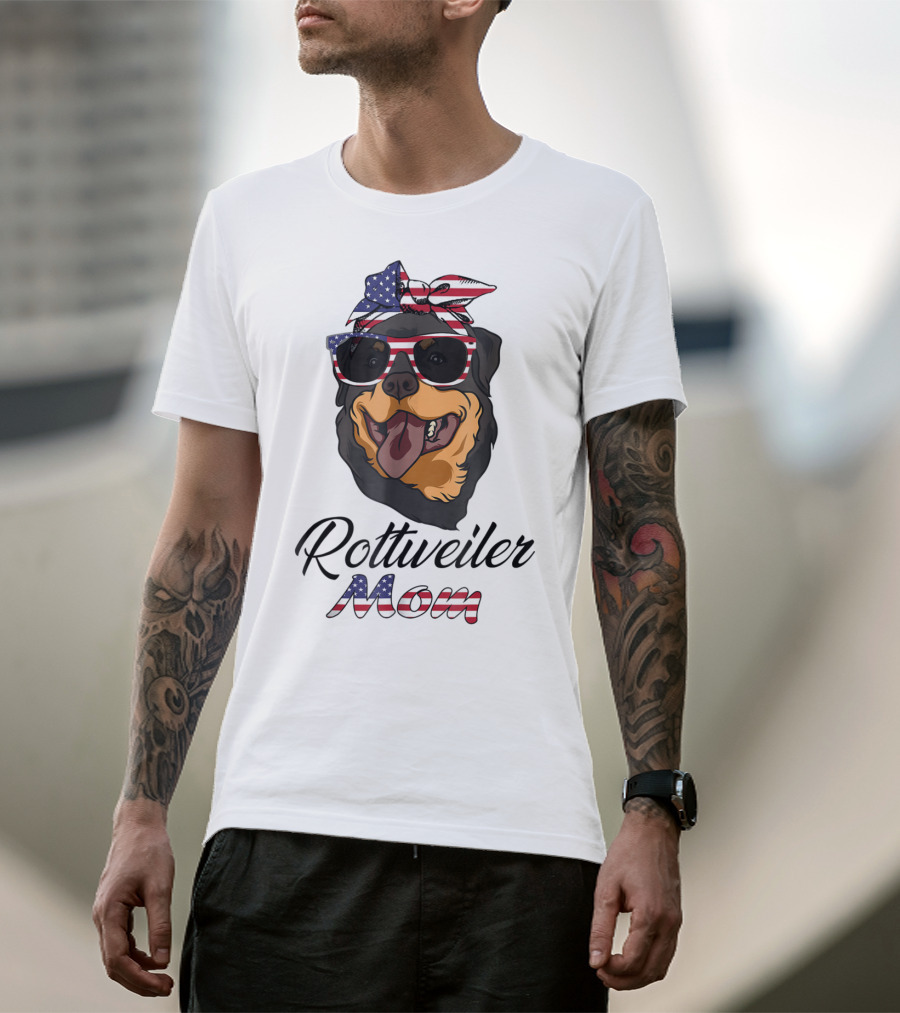 Rottweiler Mom Bandana Glasses American Flag T-Shirt