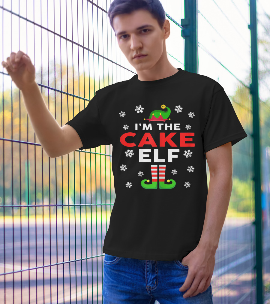 I'm The Cake Elf Snowflakes Festive Green Striped Hat And Shoes T-Shirt
