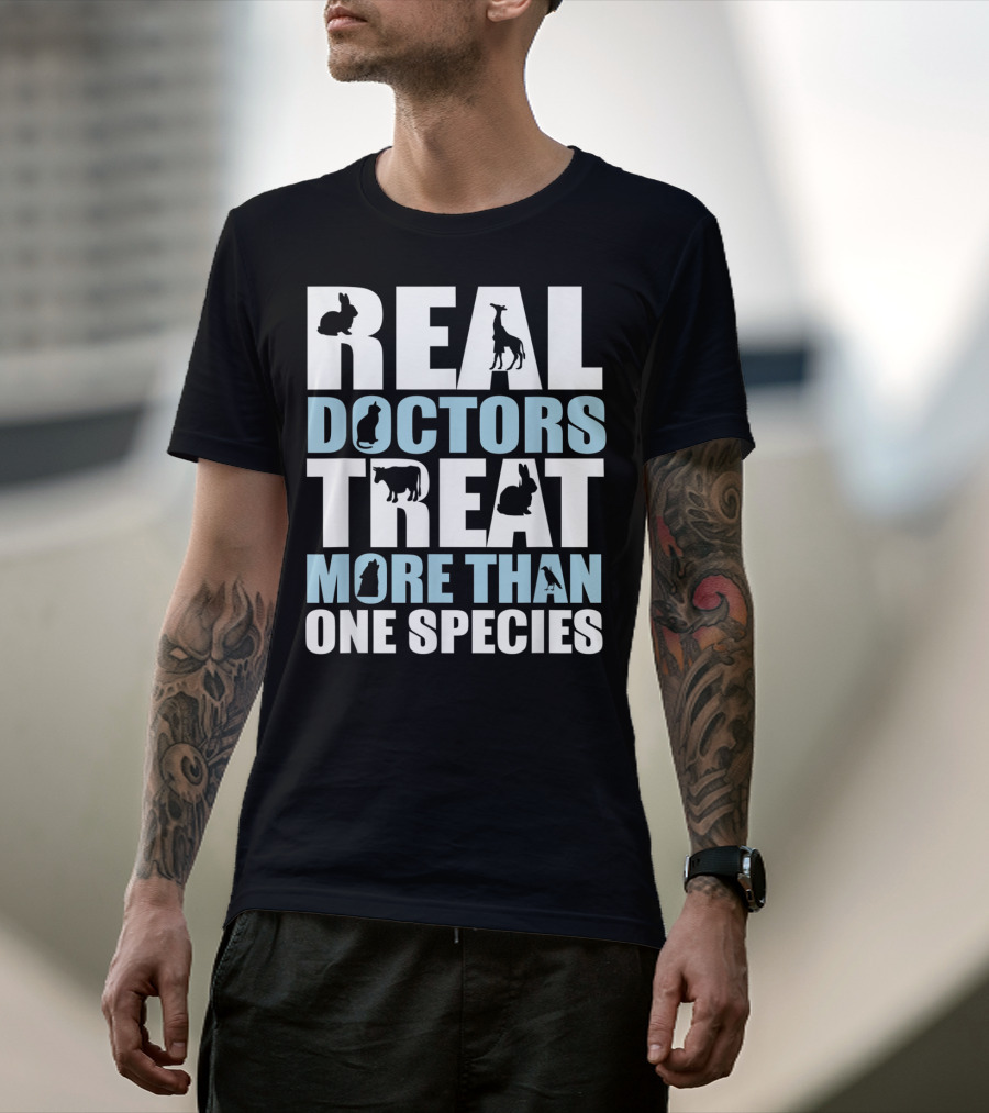 Real Doctors Treat More Than One Species Giraffe Cat Cow T-Shirt
